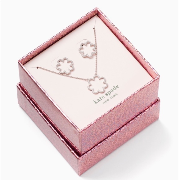 kate spade | Jewelry | Kate Spade Scrunched Scallops Pendant Studs Set ...